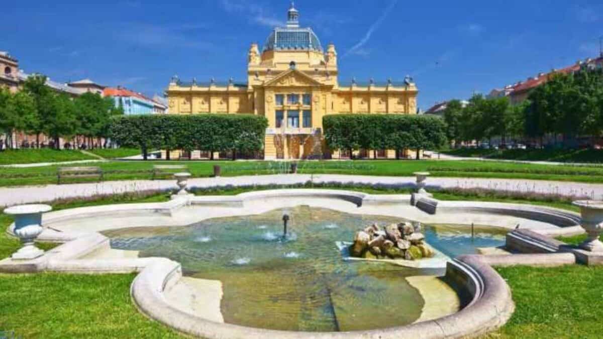 The Magic of Yellow Spring Road: Tokyo’s Autumn Fairytale - Japathinz ...